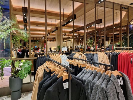 ARITZIA - Updated June 2026 - 39 Photos & 12 Reviews - 555 North ...