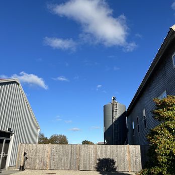 BUZZARDS BAY BREWING - Updated October 2025 - 72 Photos & 93 Reviews ...