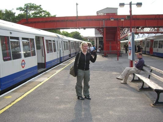 AMERSHAM LONDON UNDERGROUND STATION - Station Approach, Amersham ...