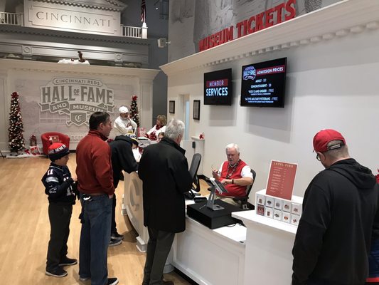 CINCINNATI REDS HALL OF FAME AND MUSEUM - 191 Photos & 35 Reviews - 100 ...