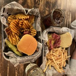 THE COMMITTED PIG - Updated July 2024 - 461 Photos & 464 Reviews - 339 ...