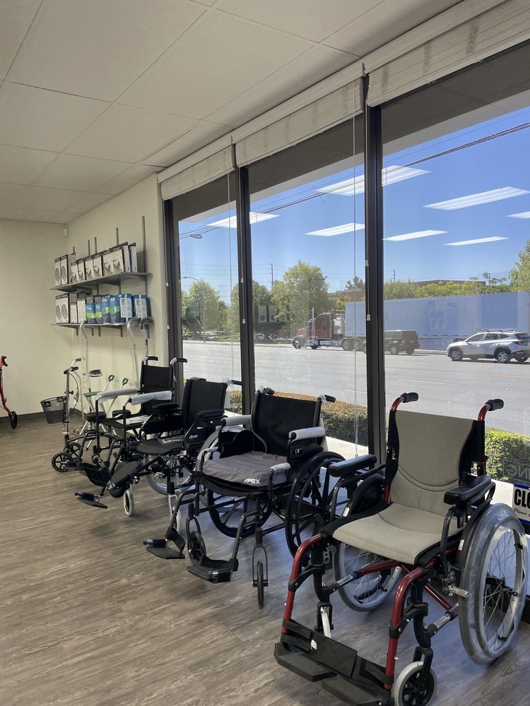 MOTION COMPLEX REHAB - Updated October 2025 - 10 Photos - 711 W Lambert ...