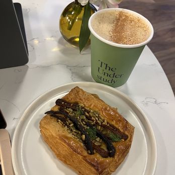 THE UNDERSTUDY COFFEE AND BOOKS - Updated July 2024 - 81 Photos & 42 ...