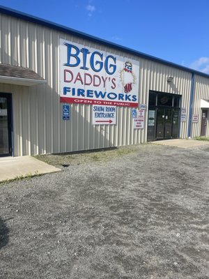 BIGG DADDY FIREWORKS - Updated October 2025 - 14 Photos - 1615 Oliver ...