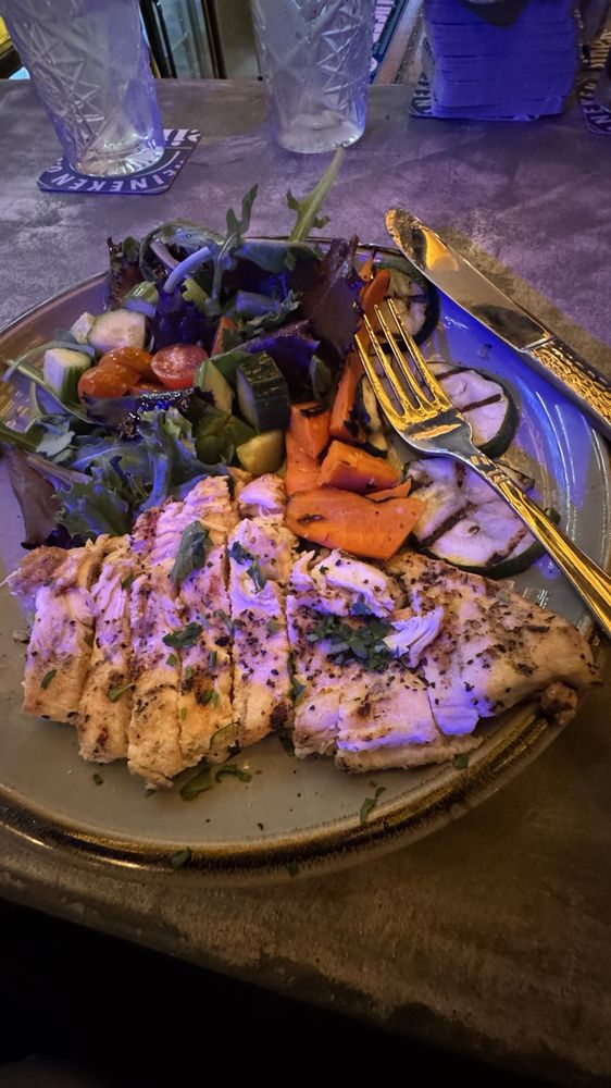 OZZIE’S RESTAURANT BAR - Updated March 2025 - 17 Photos - 905 N Fort ...