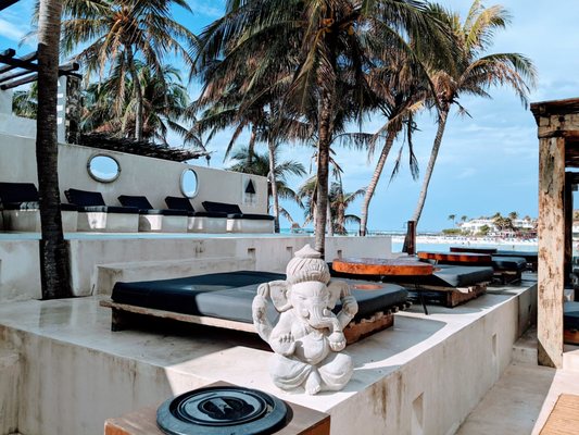 GURU BEACH CLUB - Updated January 2025 - 49 Photos & 28 Reviews - Zazil ...