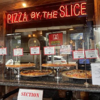 PIZZA SCHMIZZA PUB & GRUB - Updated December 2025 - 131 Photos & 241 ...