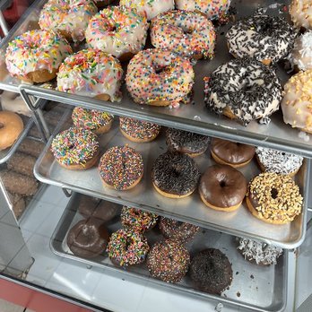ALAMITOS DONUTS - Updated November 2025 - 60 Photos & 58 Reviews ...