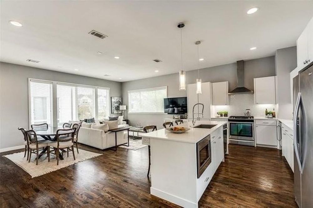 LORI VADEN GROUP - 39 Photos - 6801 Gaylord Pkwy, Frisco, Texas - Real ...