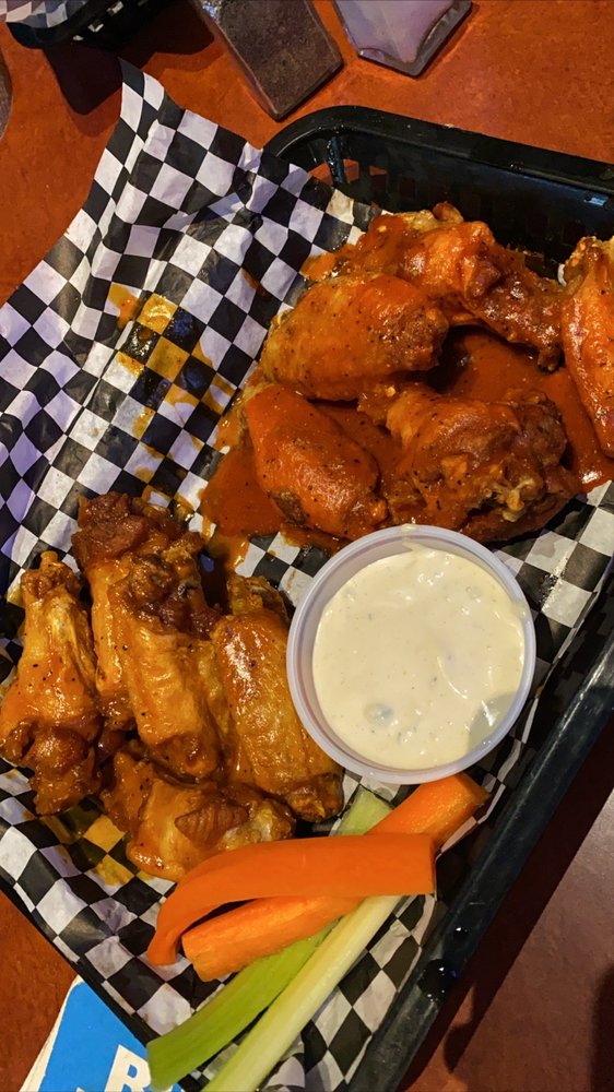 BOOTY’S WINGS BURGERS BEER - 79 Photos & 149 Reviews - 13375 W McDowell ...