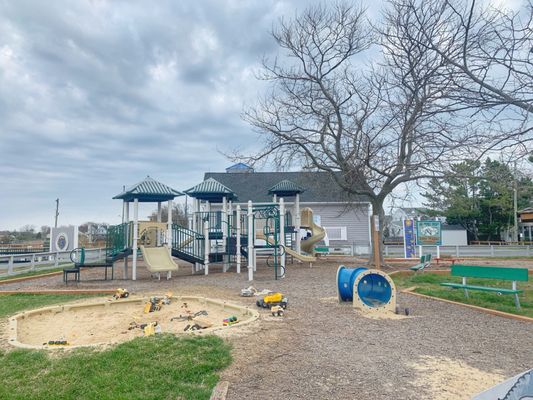 JOHN WAPLES MEMORIAL PLAYGROUND - Updated October 2025 - 122 Dagsworthy ...