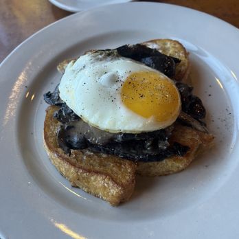 PETER TROUT’S TAVERN AND INN - Updated May 2024 - 118 Photos & 139 ...