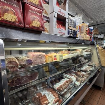 FIORE’S HOUSE OF QUALITY - Updated January 2026 - 476 Photos & 756 ...