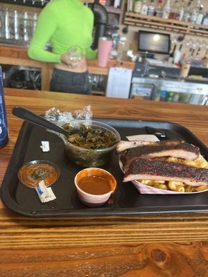 OFF THE RAILS BARBEQUE & DRAFTHOUSE - 51 Photos & 54 Reviews - 549 ...