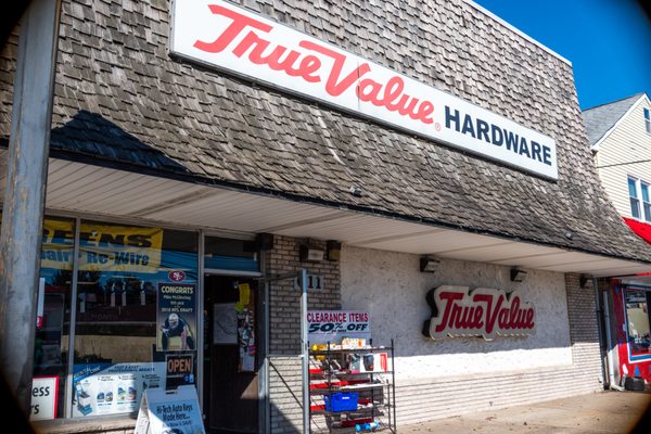 B & B TRUE VALUE HARDWARE - Updated January 2026 - 17 Photos - 611 ...