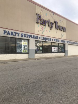 PARTY TOWN - 18 Photos & 33 Reviews - 6823 Burlington Pike, Florence ...