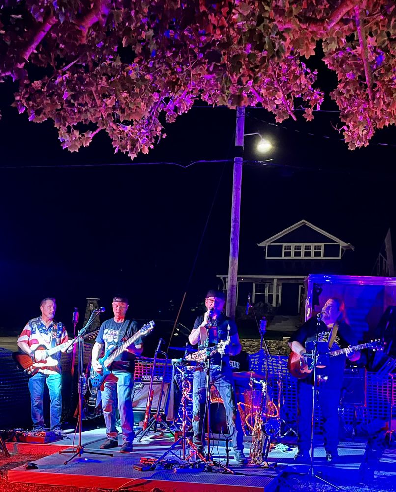 DOCKSIDE DINING & DRINKS - Updated July 2025 - 25 Photos & 55 Reviews ...