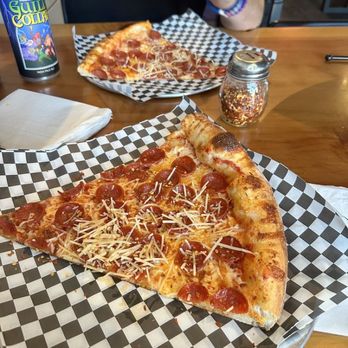 HUNGRY SASQUATCH - Updated July 2024 - 50 Photos & 74 Reviews - 2106 ...