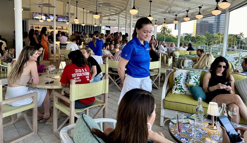 BAR CAPRI - Updated August 2025 - 131 Photos & 36 Reviews - 185 Banyan ...