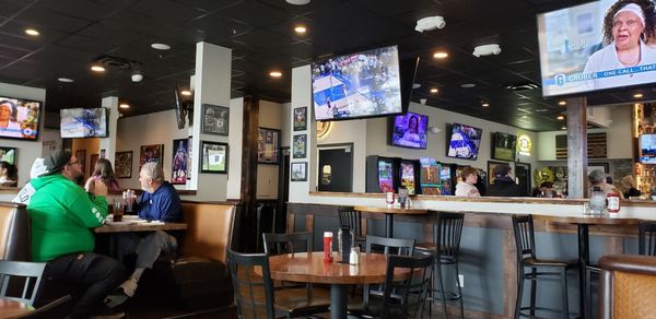 BULLWINKLES AT THE GALLERIA - Updated December 2025 - 93 Photos & 79 ...