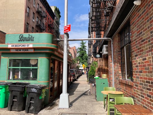 BANDITS BURGER & DIVE - Updated December 2025 - 191 Photos & 101 ...