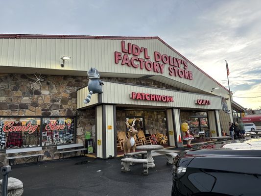 LID’L DOLLY’S FACTORY STORE - Updated December 2025 - 50 Photos & 23 ...