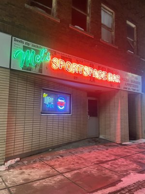 MEL’S SPORTSPAGE BAR & SNICKERS PIZZA SHOP - Updated November 2025 - 16 ...