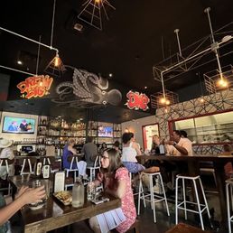 DISTRICT KITCHEN & COCKTAILS - Updated May 2025 - 813 Photos & 818 ...