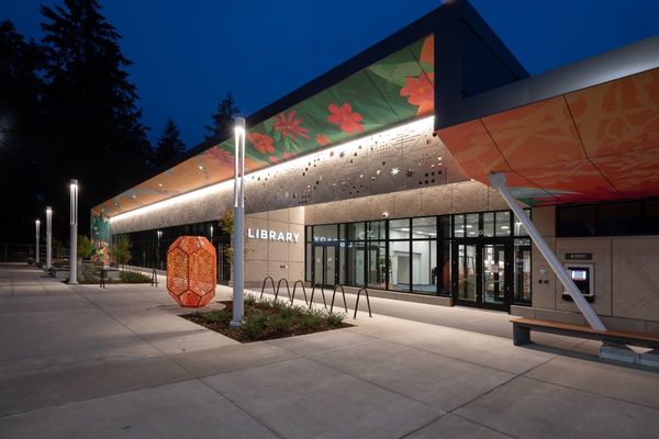 MULTNOMAH COUNTY LIBRARY - MIDLAND - Updated October 2025 - 20 Photos ...