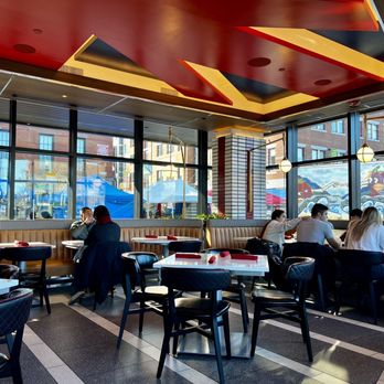 GORDON RAMSAY BURGER - 163 Photos & 102 Reviews - 99 Blackstone St ...