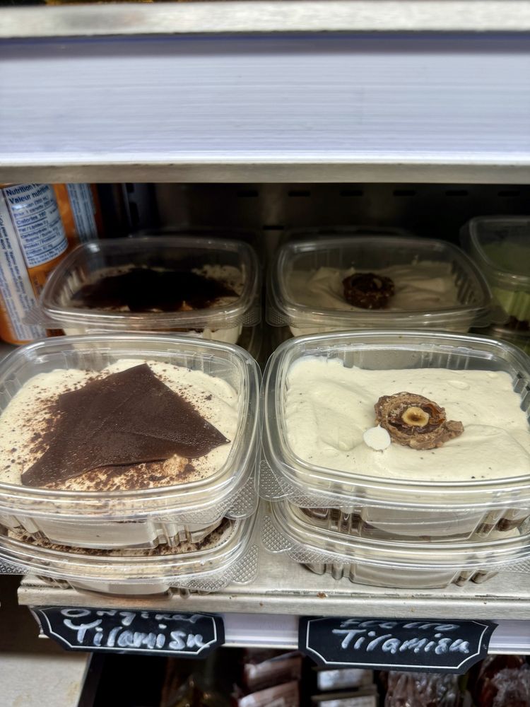 REVOLVER PIZZA - Updated December 2025 - 17 Photos - 200 Marycroft ...