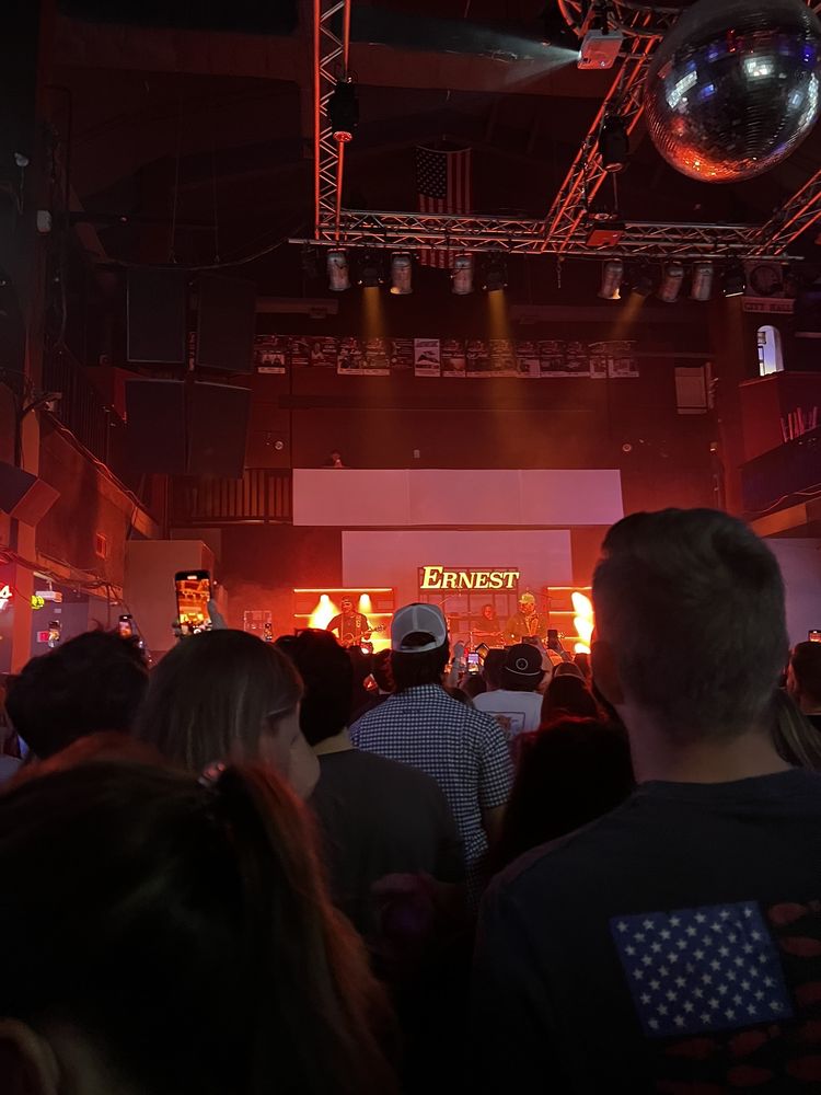 DALLAS BULL - Updated November 2024 - 34 Photos & 80 Reviews - 3322 N ...