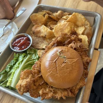 FOUR DAY RAY BREWING YORKTOWN - Updated October 2025 - 13 Photos - 2111 ...