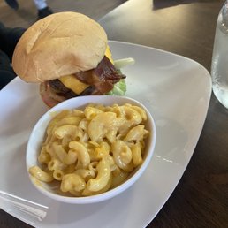 SHUGS COMFORT FOOD - Updated October 2025 - 87 Photos & 56 Reviews ...