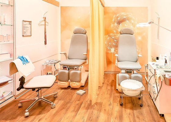 FUSSPFLEGE & KOSMETIK CLAUDIA - 10 Photos - Zur Spinnerin 44, Wien ...