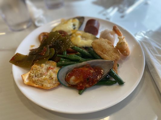 GOLDEN APPLE BUFFET - Updated January 2026 - 145 Photos & 101 Reviews ...