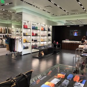 GUCCI OUTLET - Updated July 2025 - 45 Photos & 76 Reviews - 1700 ...