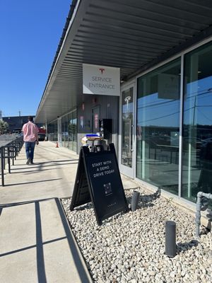 TESLA SERVICE CENTER AND GALLERY - Updated October 2025 - 41 Photos ...