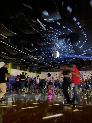 ARLINGTON SKATIUM - Updated November 2024 - 65 Photos & 66 Reviews ...