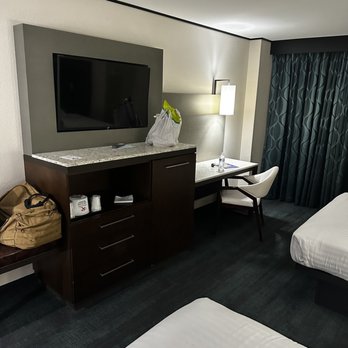 DON LAUGHLIN’S RIVERSIDE RESORT HOTEL & CASINO - 915 Photos & 851 ...