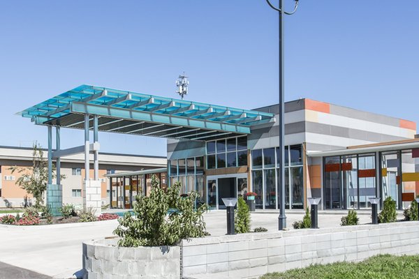 KC INN - Updated December 2025 - 12 Photos - 1600 NE Parvin Rd, Kansas ...