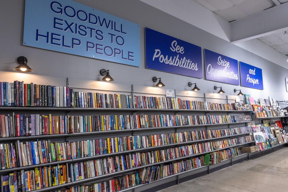 GOODWILL - WENDOVER RD - 16 Photos - 921 N Wendover Rd, Charlotte ...