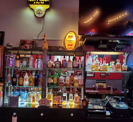 HAPPY HOUR INN - Updated January 2026 - 40 Photos - 124 W Water St, Oak ...