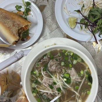 VPHO AND PIZZERIA - Updated August 2025 - 82 Photos & 43 Reviews - 2004 ...