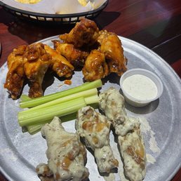 WINGZUP - Updated August 2025 - 482 Photos & 543 Reviews - 1000 E 41st ...