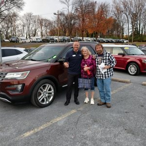 CARMAX - Updated November 2025 - 17 Photos - 351 Crossover Blvd ...