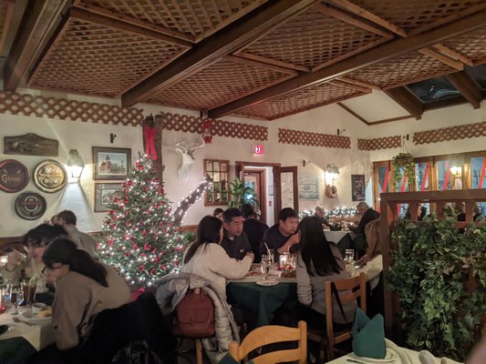 OLD COUNTRY INN RESTAURANT - Updated June 2024 - 241 Photos & 94 ...