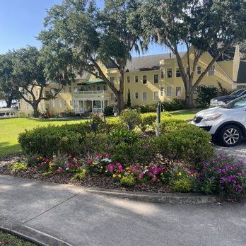 LAKESIDE INN - Updated May 2024 - 259 Photos & 205 Reviews - 100 N ...