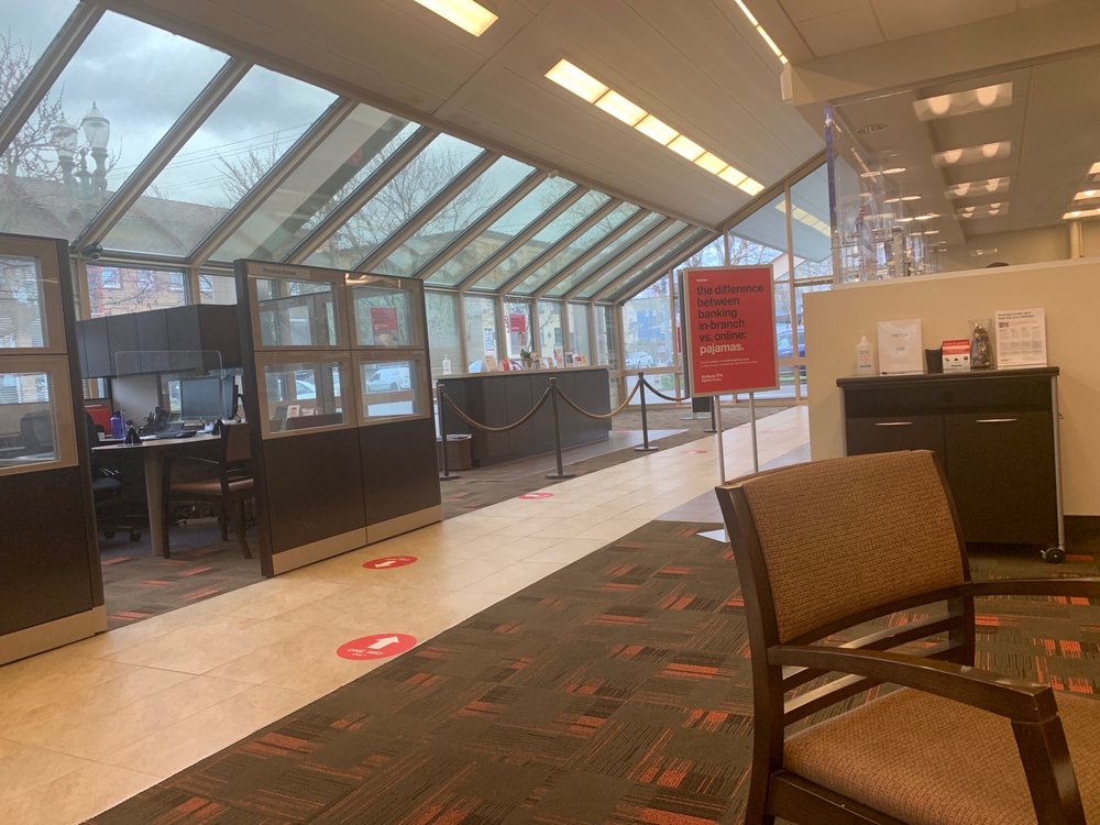 KEY BANK - Updated November 2025 - 726 SE Morrison St, Portland, Oregon ...