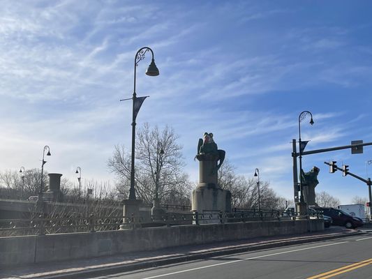 THE FROG BRIDGE - Updated January 2025 - 28 Photos - South St ...